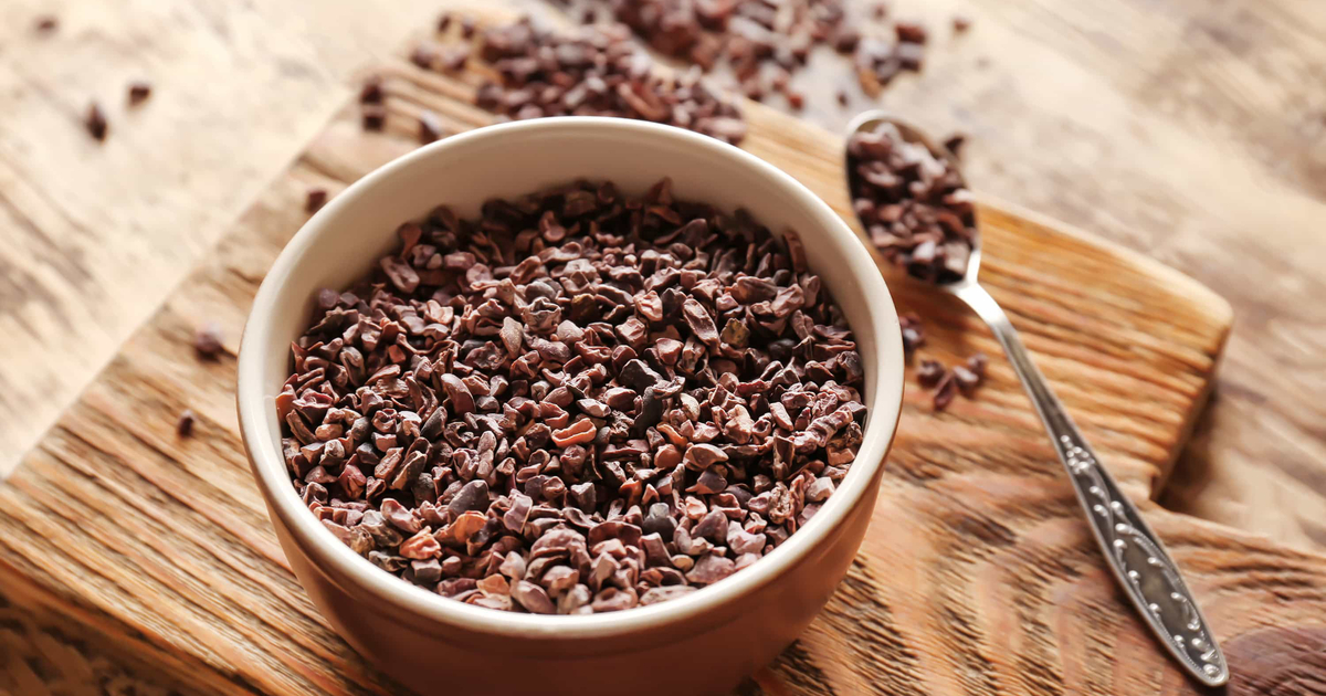 ¿Qué son los nibs de cacao? Nutrición, beneficios y usos culinarios