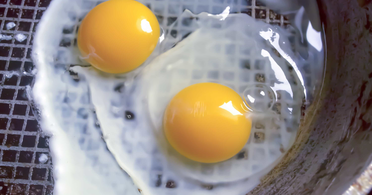 Are Whole Eggs and Egg Yolks Healthy? Benefits & Risks Explained