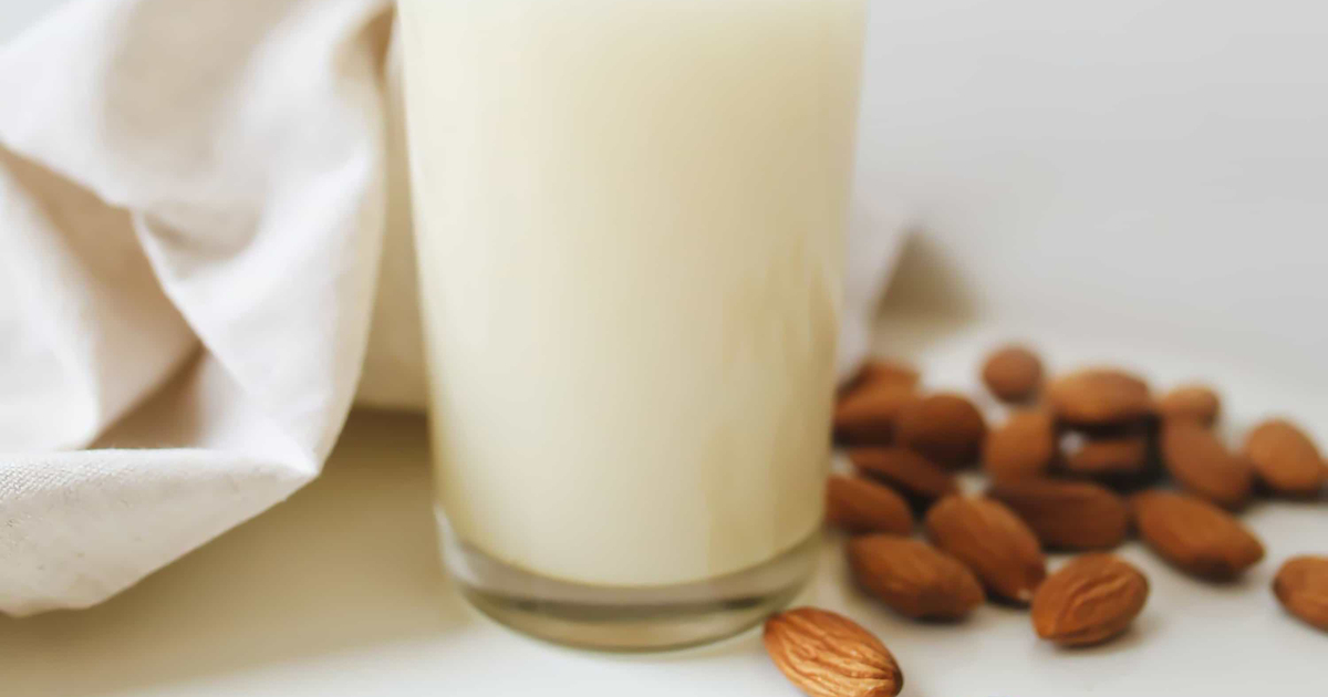 9 Impressive Health Benefits of Almond Milk