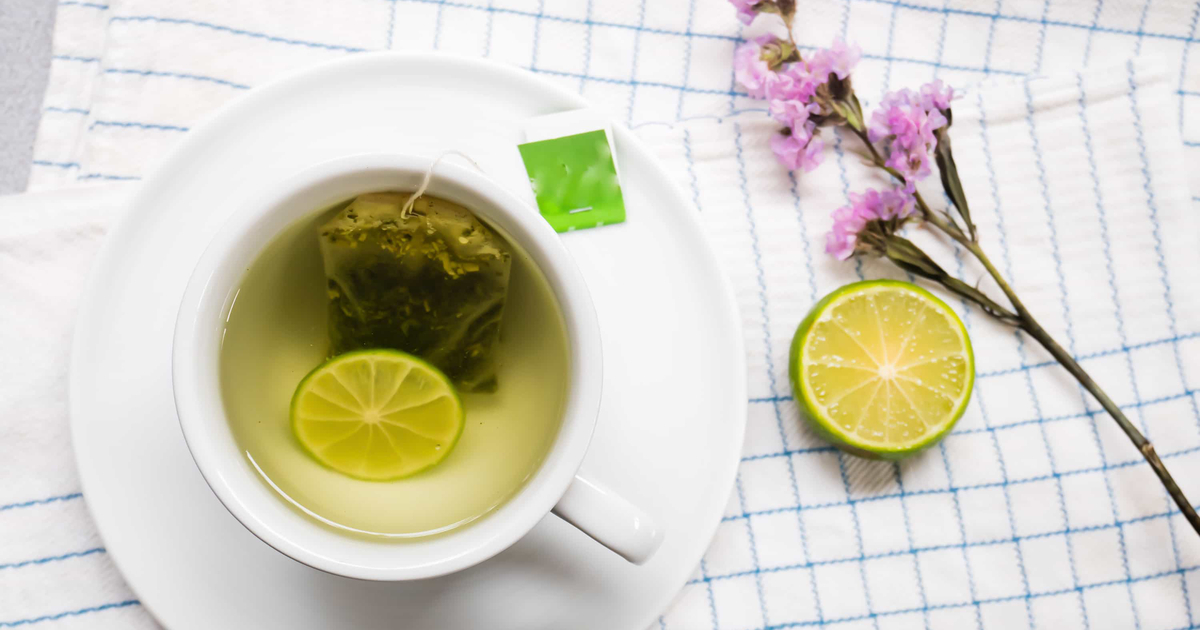 10 beneficios para la salud del té verde con limón