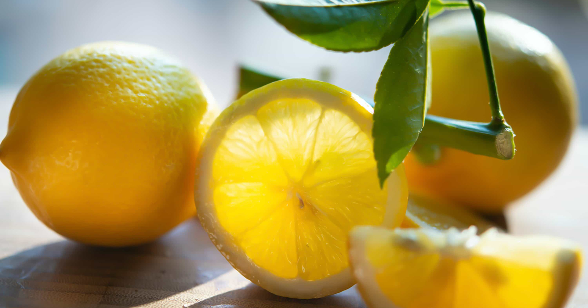 6 Impressive Health Benefits of Lemons for Heart, Weight & More
