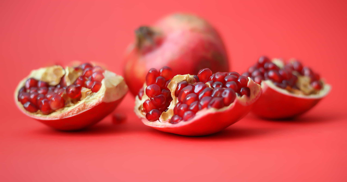 12 Evidence-Based Health Benefits of Pomegranate