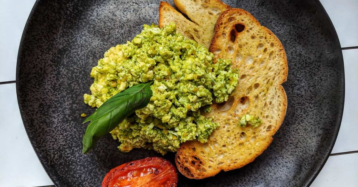 9 Scrumptious Mayonnaise Substitutes (Including Vegan Options)