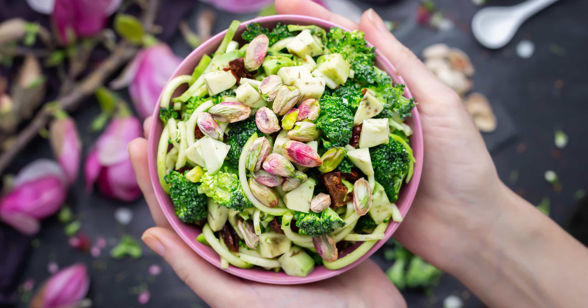 The Raw Food Diet: A Beginner's Guide and Review