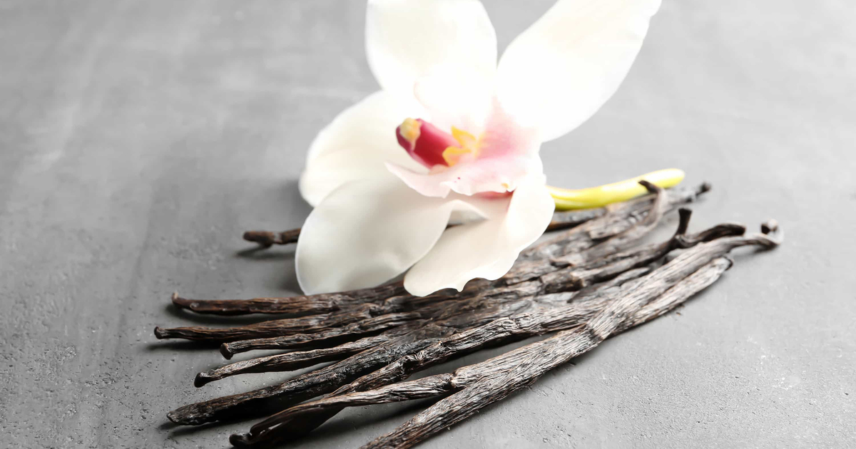 Vanilla Extract Substitutes: 7 Great Alternatives