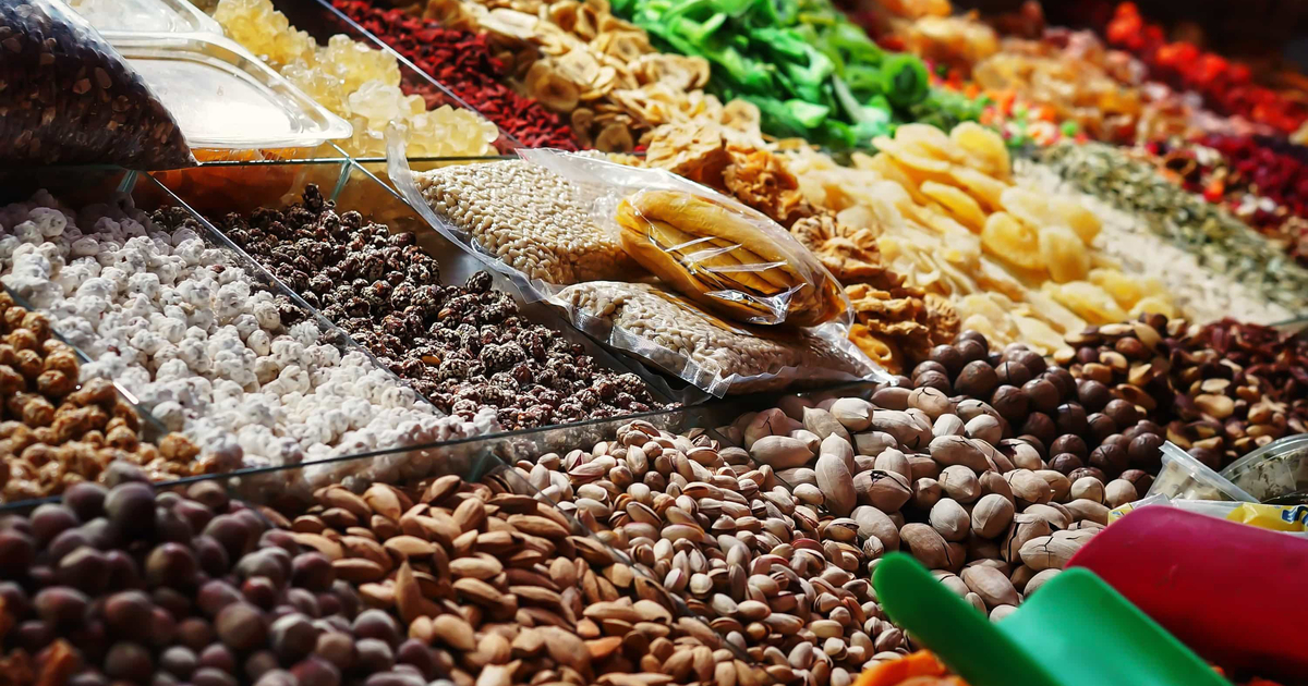 Zinku: Përfitimet, mungesa, burimet ushqimore dhe efektet anësore