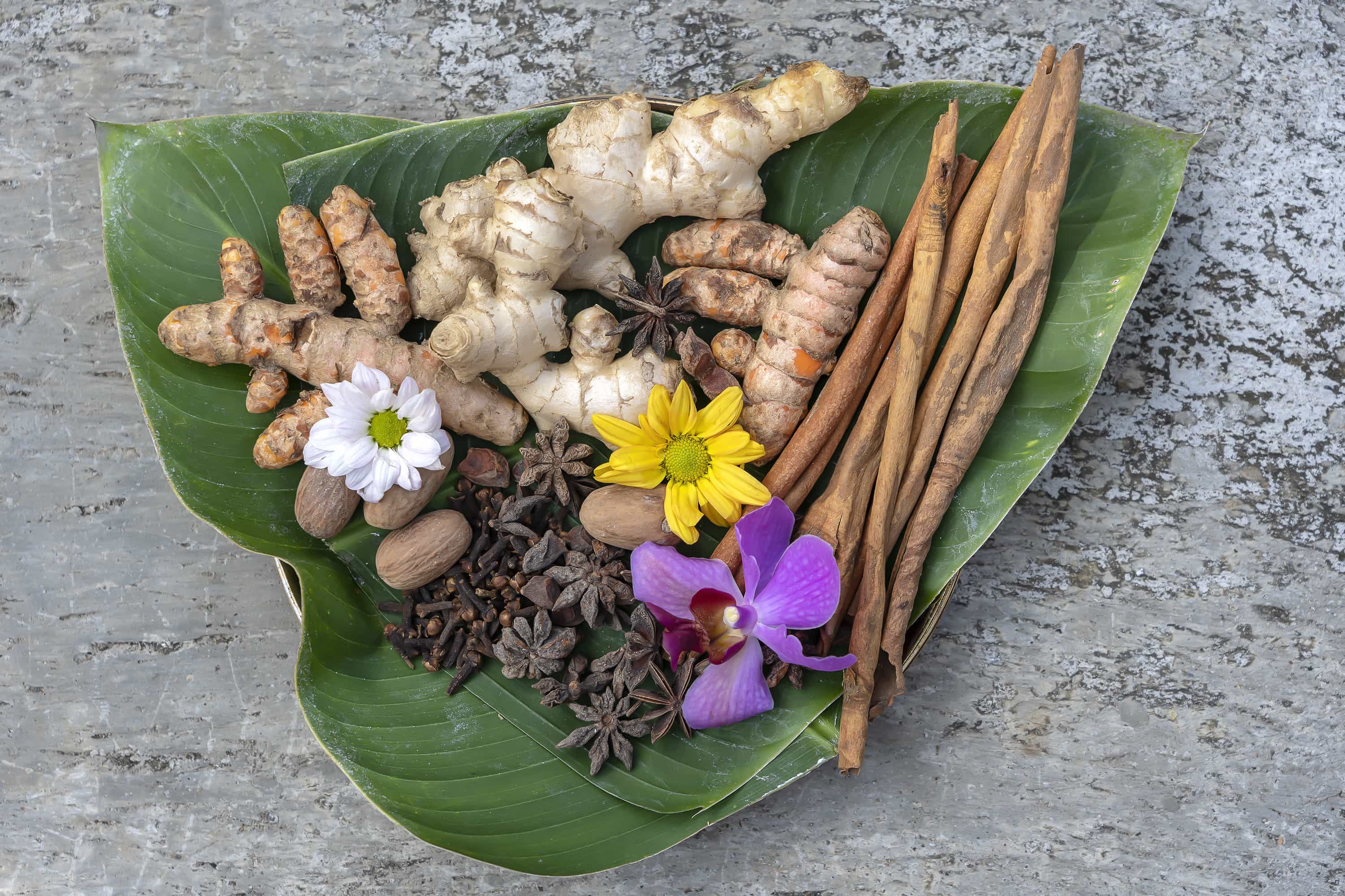 12 ramuan dan rempah-rempah ayurveda yang kuat dengan manfaat kesehatan